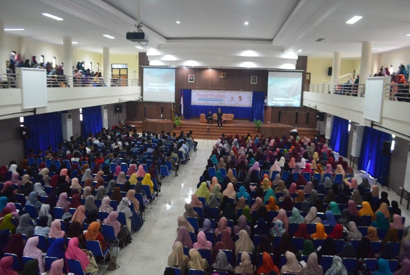 PERSAUDARAAN MUSLIMAH GELAR SEKOLAH PRANIKAH 'SERASI' - Jakarta Islamic ...