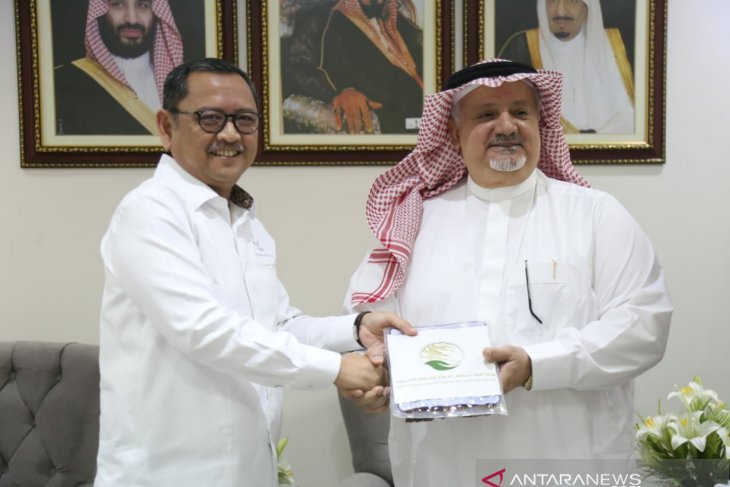 KERAJAAN ARAB SAUDI BERIKAN 100 TON KURMA KE KEMENSOS INDONESIA ... KERAJAAN ARAB SAUDI BERIKAN 100 TON KURMA KE KEMENSOS INDONESIA ...
